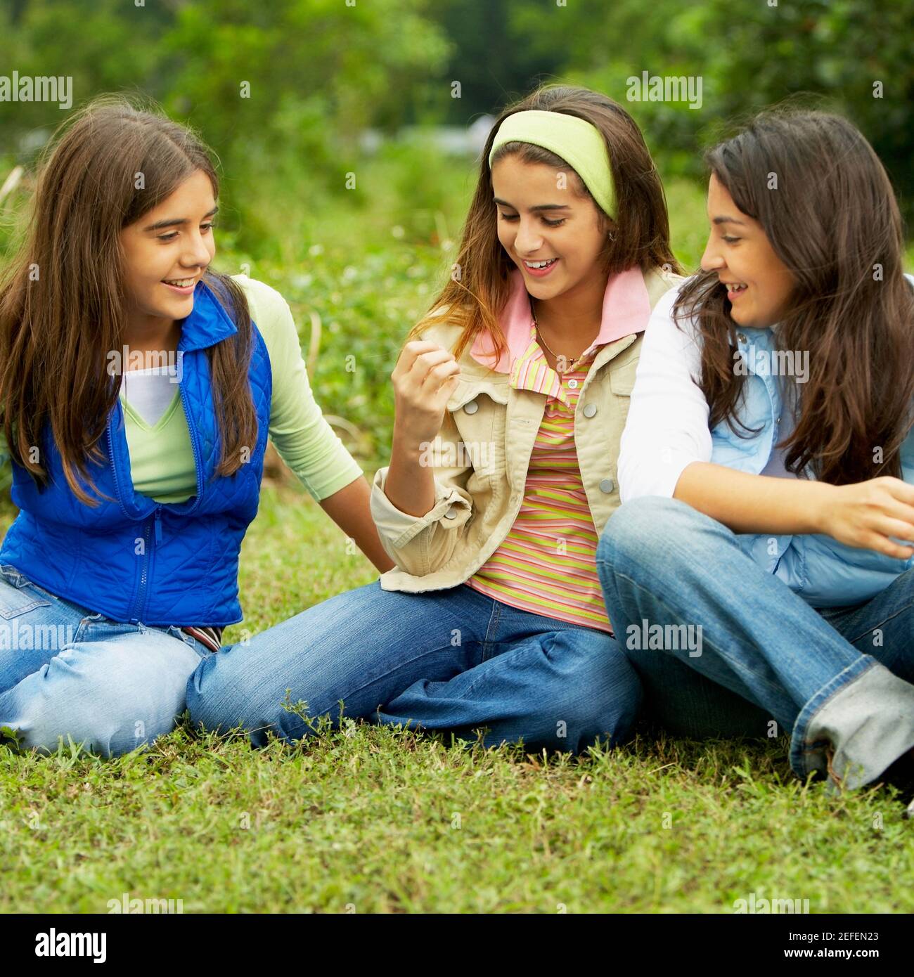 Tre donne inginocchiate immagini e fotografie stock ad alta risoluzione ...