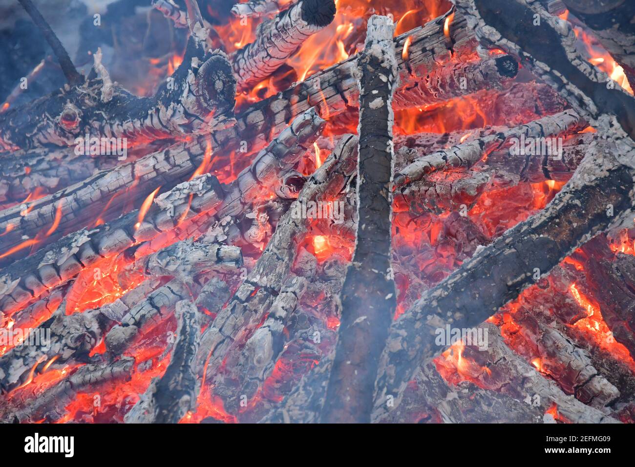 Combustione di legna da ardere immagini e fotografie stock ad alta ...