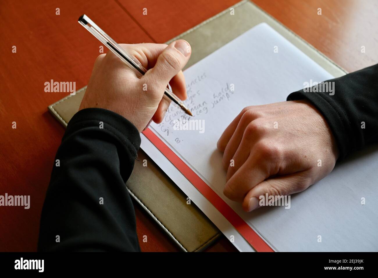 Scrivere una lista immagini e fotografie stock ad alta risoluzione - Alamy