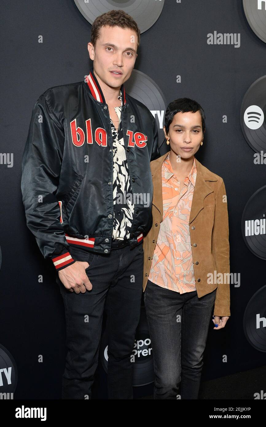 (L-R) Karl Glusman e l'attrice e produttore esecutivo Zoe Krawitz ...