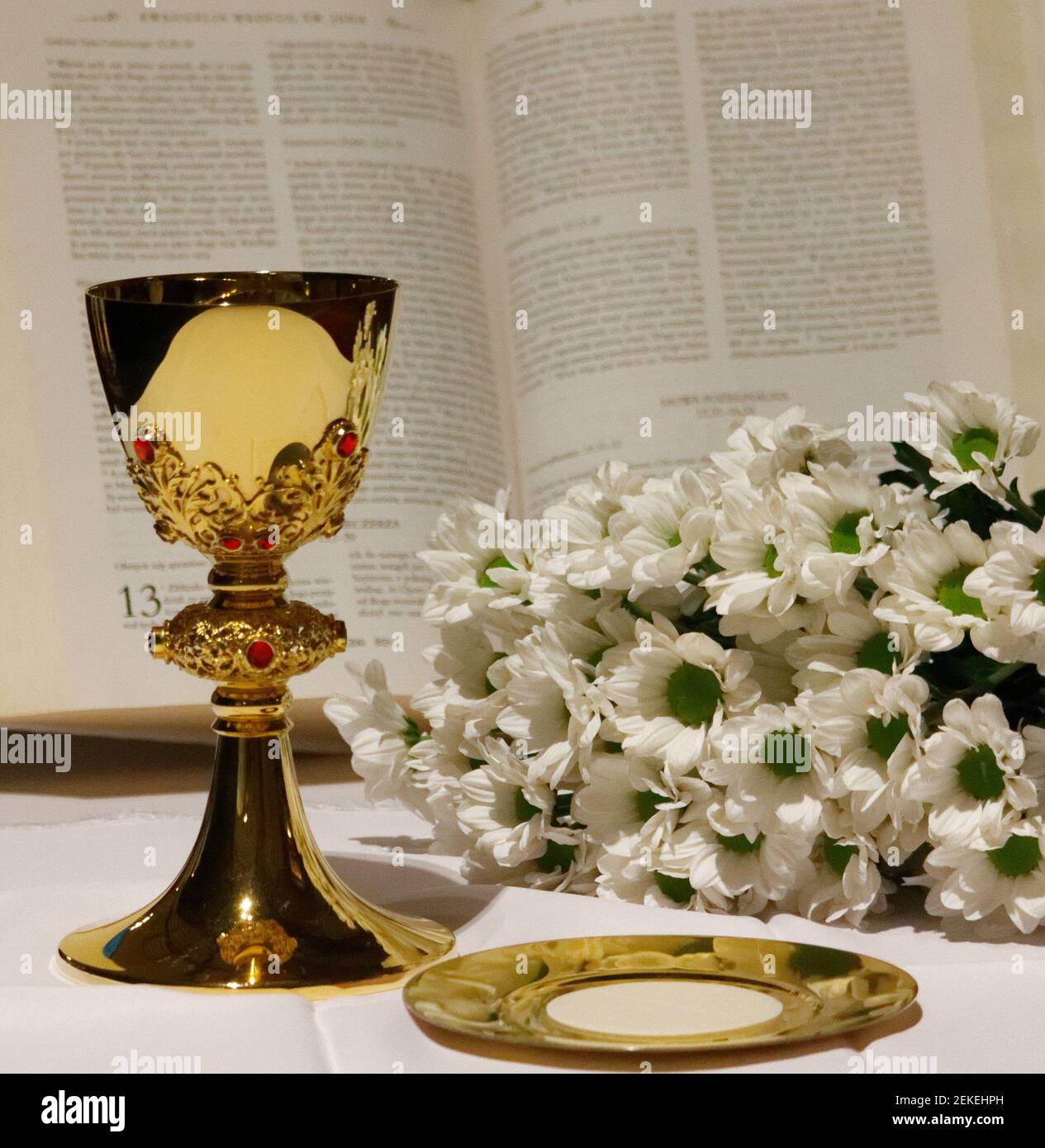 Simbolo calice santa comunione cristiana immagini e fotografie stock ad ...