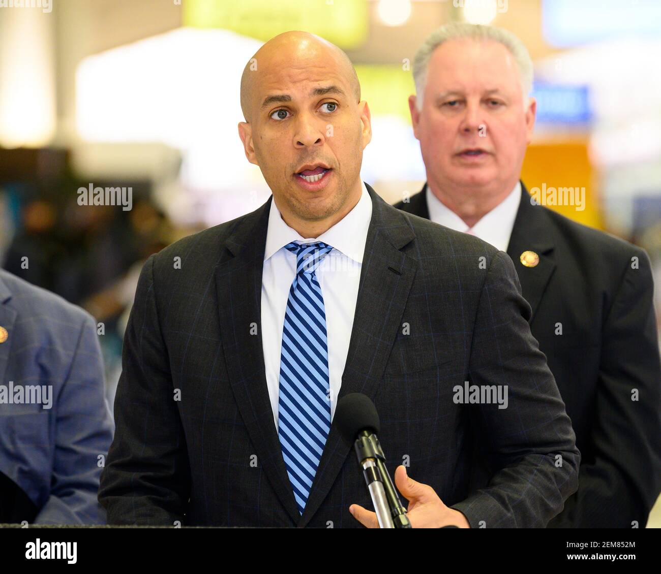 Il senatore statunitense Cory Booker (D-NJ) a una conferenza stampa ...