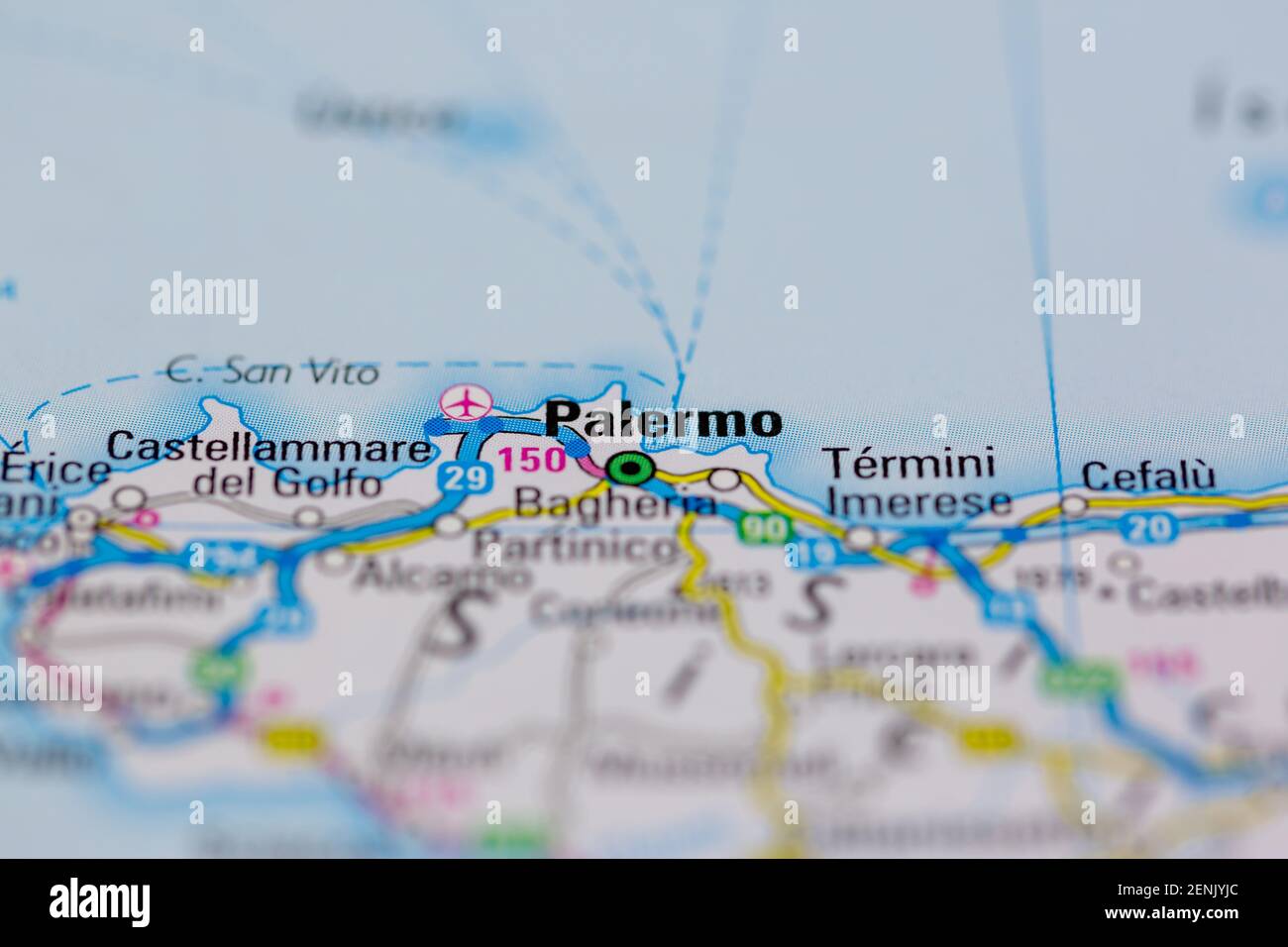 Palermo è mostrata su una mappa stradale o su una mappa geografica Foto ...