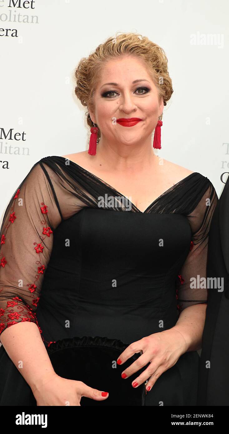 La cantante d'opera Christine Goerke partecipa al Metropolitan Opera ...