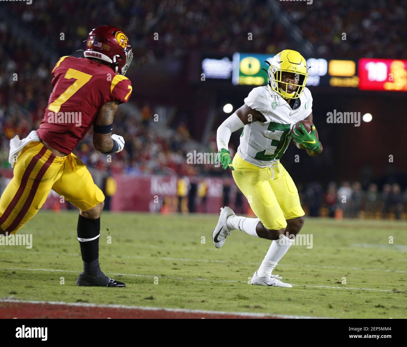 02 novembre 2019 Oregon Ducks ricevitore largo Jaylon Redd (30) porta ...