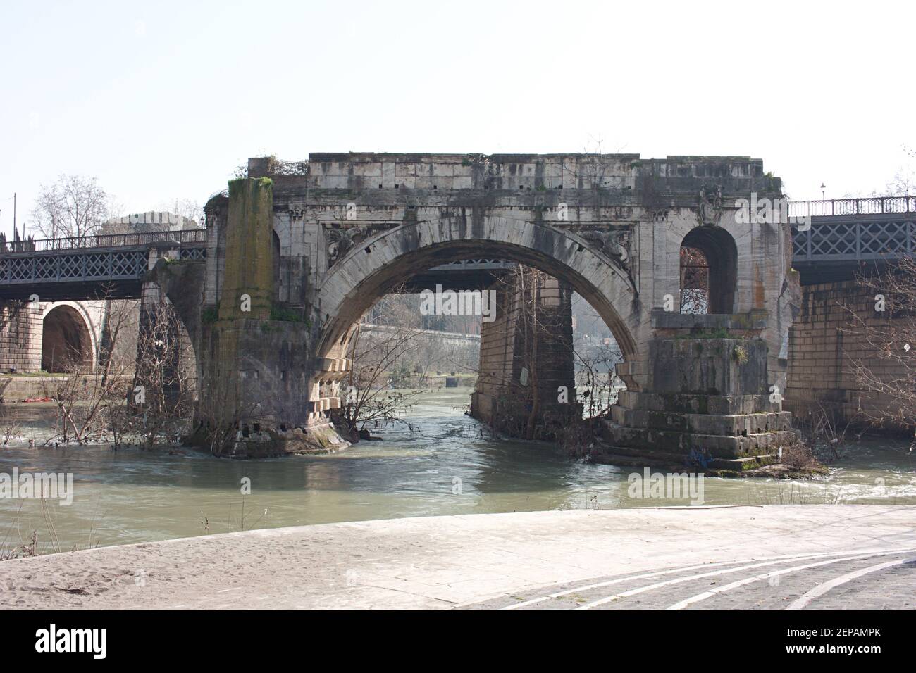 Ponte rotto broken bridge rome immagini e fotografie stock ad alta ...