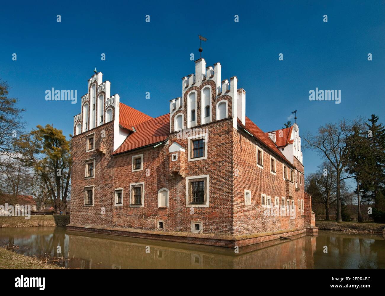 Castello medievale gotico immagini e fotografie stock ad alta ...