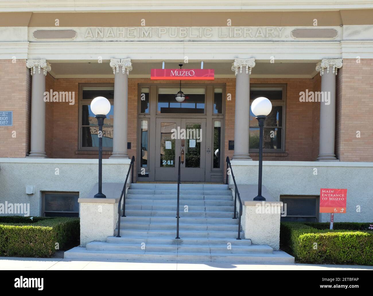 ANAHEIM, CALIFORNIA - 1 MAR 2021: L'edificio della Carnegie Library è ...