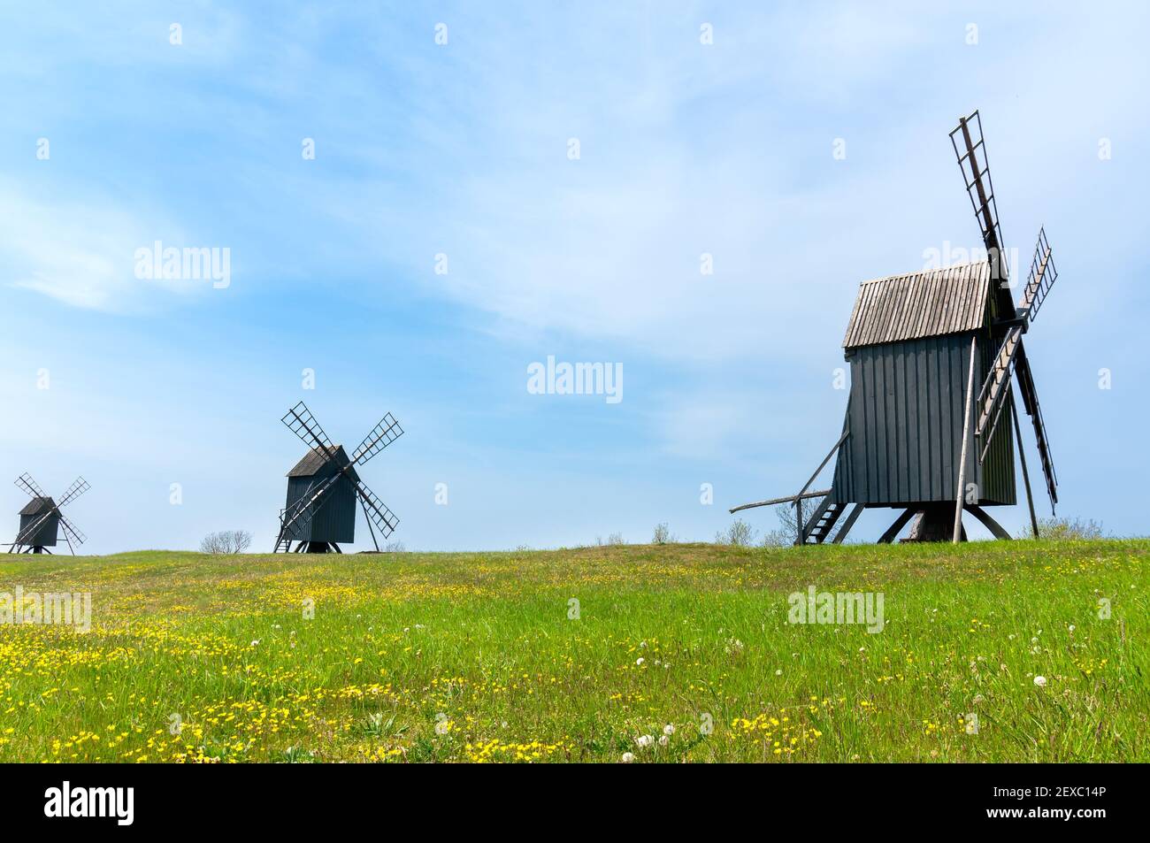 Vecchi mulini a vento in legno immagini e fotografie stock ad alta ...