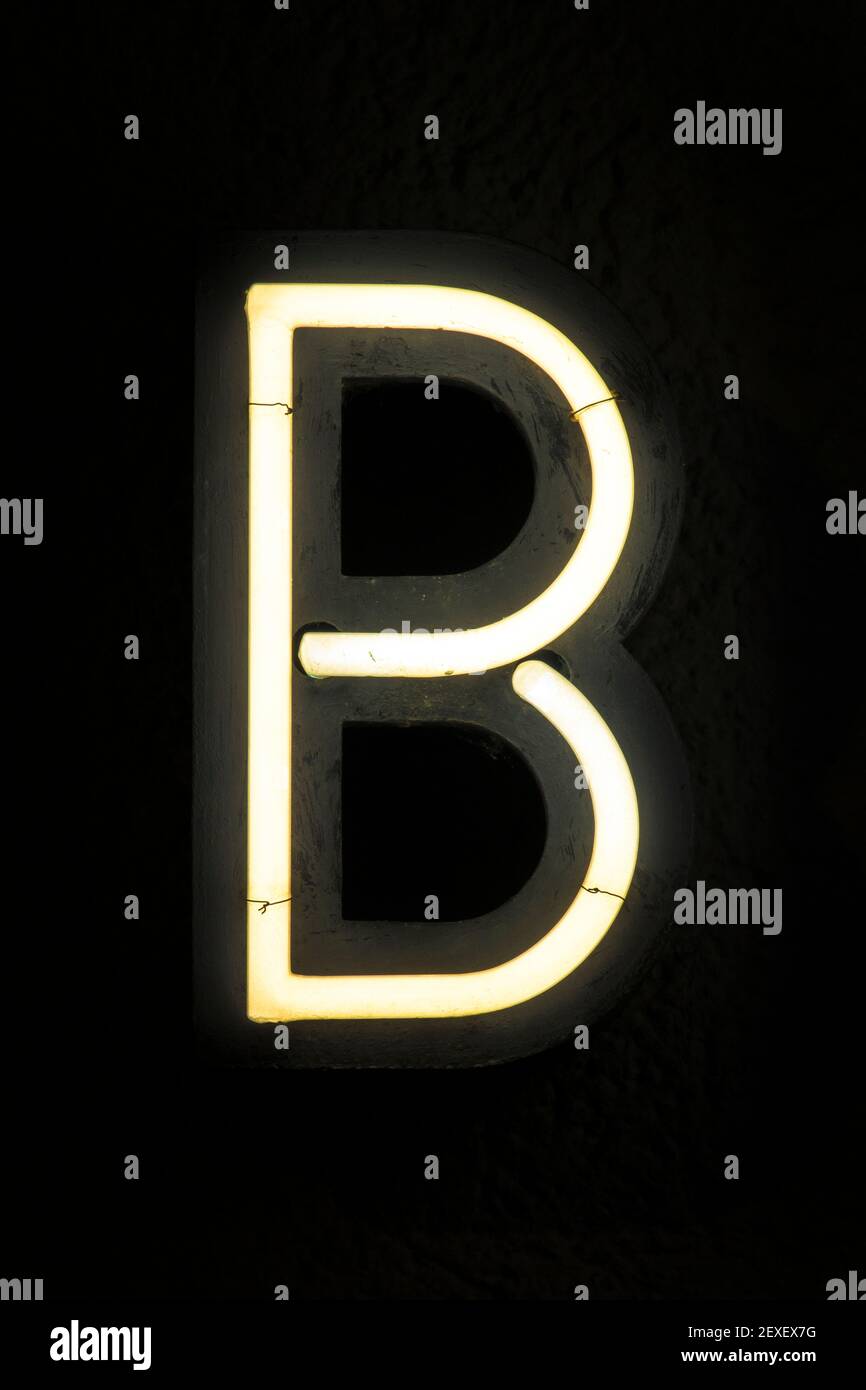 Neon character font immagini e fotografie stock ad alta risoluzione - Alamy