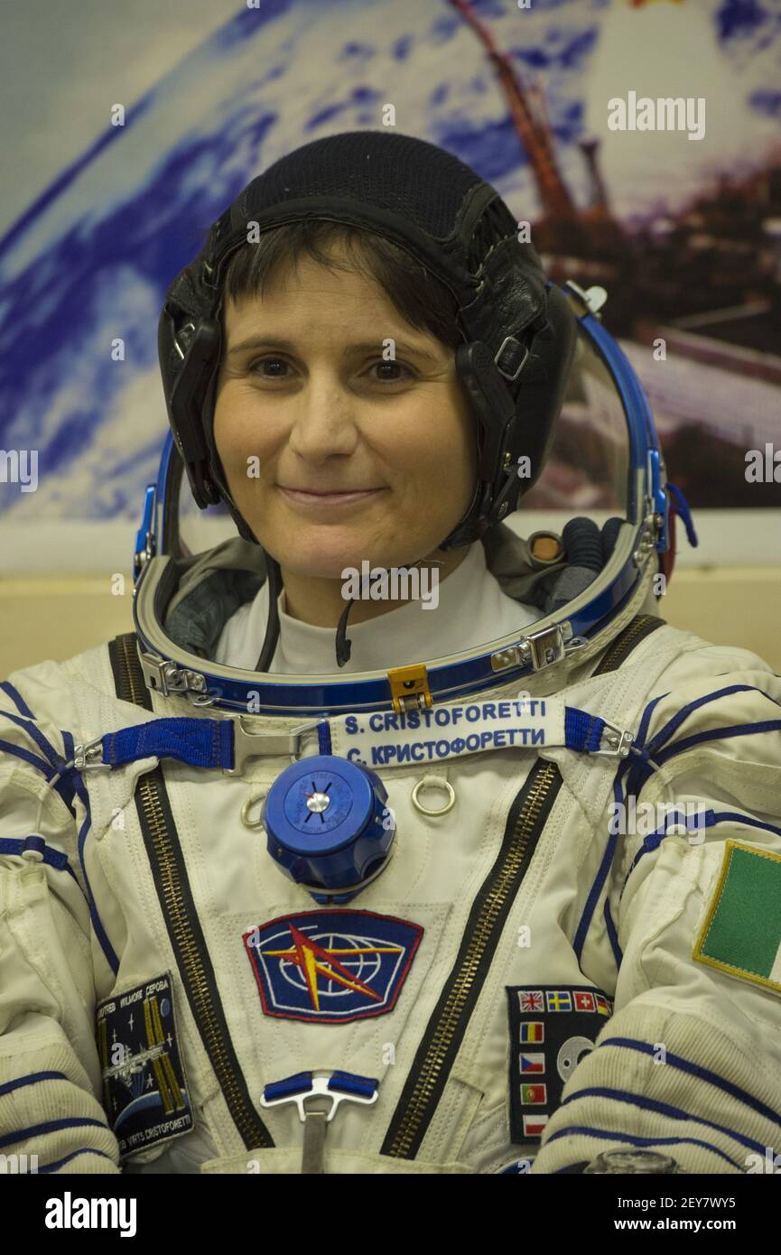 L'astronauta dell'ESA Samantha Cristoforetti vestita con la sua tuta russa Sokol, pronta per il ...
