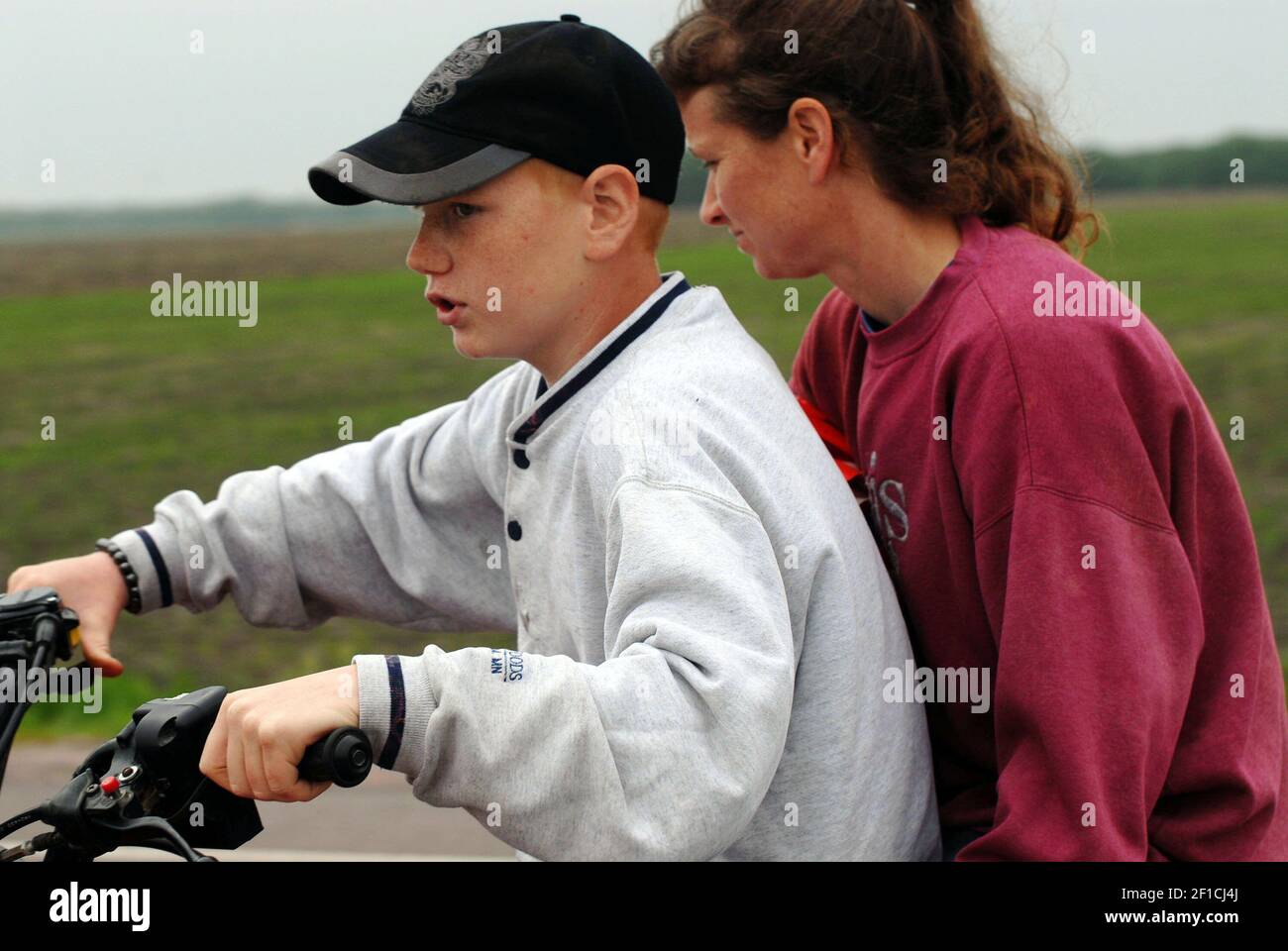 Daniel Hauser, a sinistra, e sua madre Colleen guidare un 4 ruote in ...