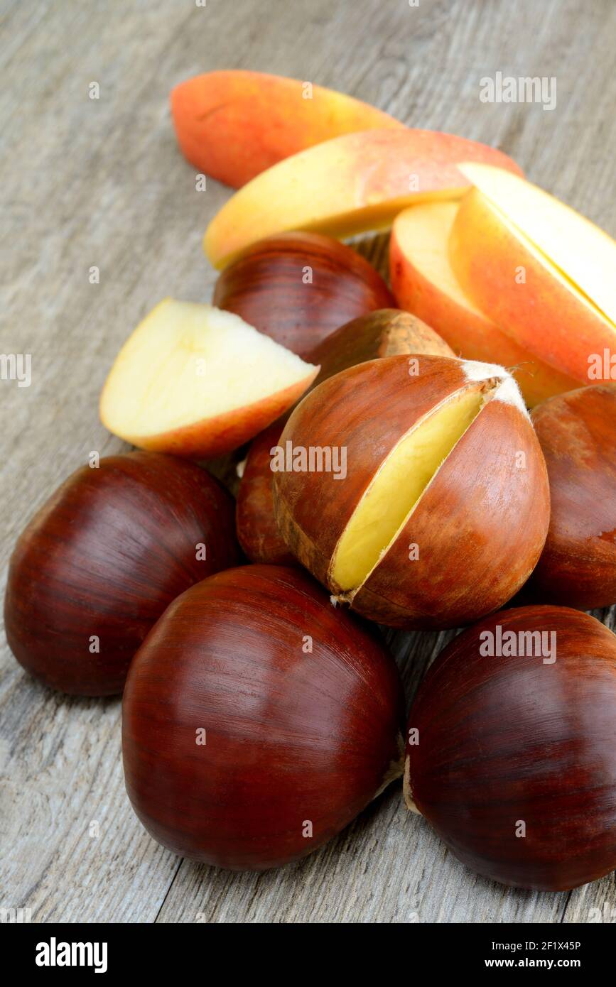 Frutti autunnali immagini e fotografie stock ad alta risoluzione - Alamy