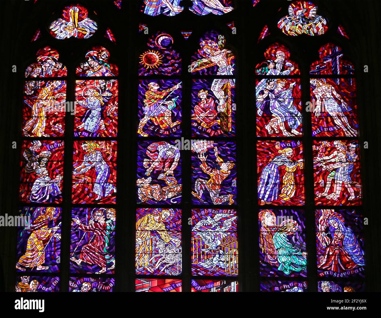 Il pittore Art Nouveau Alfons Mucha vetrata nella Cattedrale di San ...