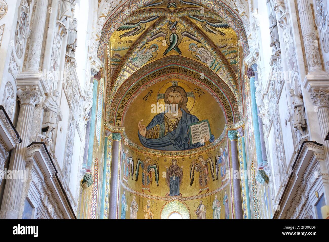 Il Cristo Pantocratore, Cattedrale-Basilica di Monreale, è una chiesa ... Il Cristo Pantocratore, Cattedrale-Basilica di Monreale, è una chiesa ...