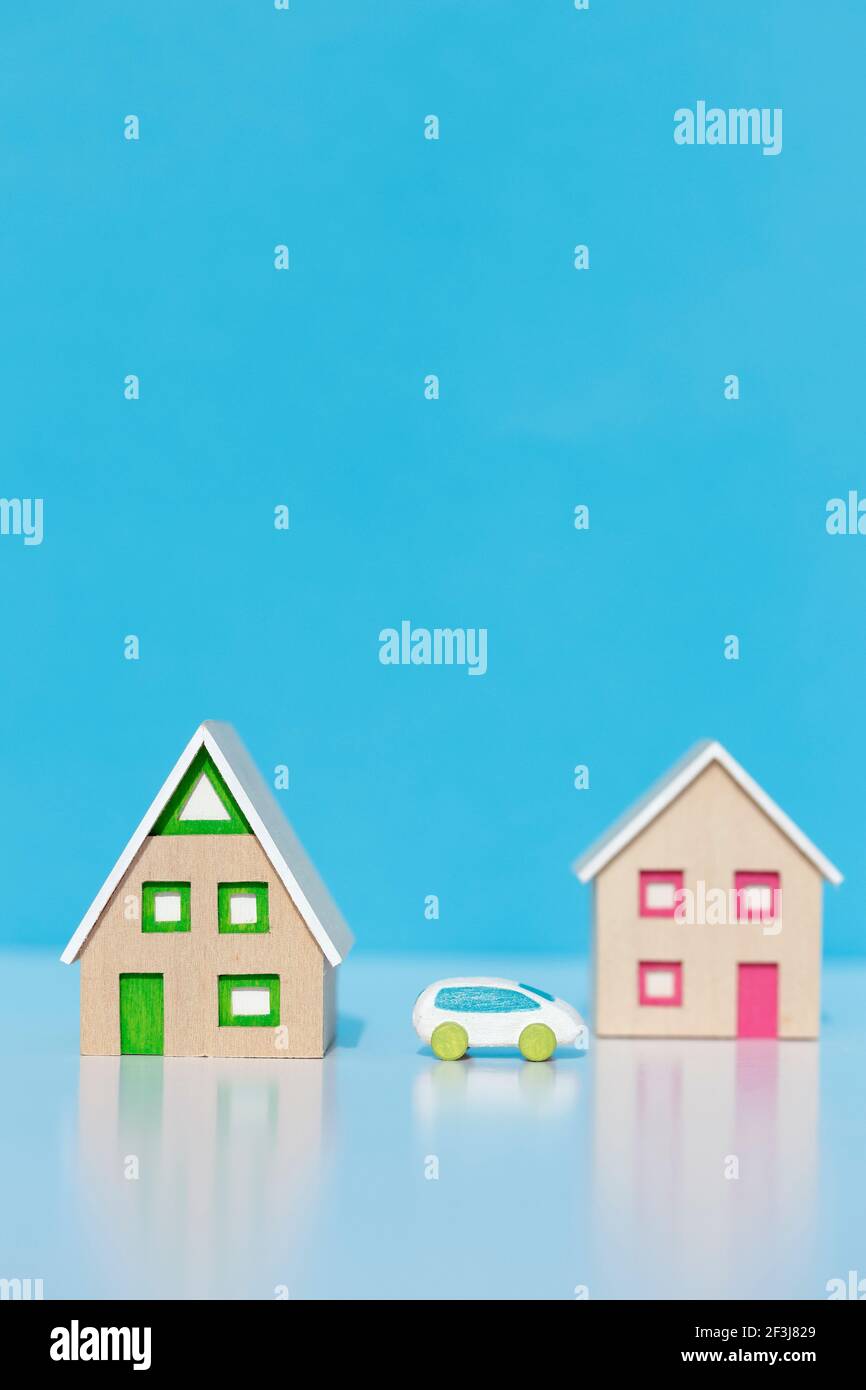 Case in miniatura in legno immagini e fotografie stock ad alta ...