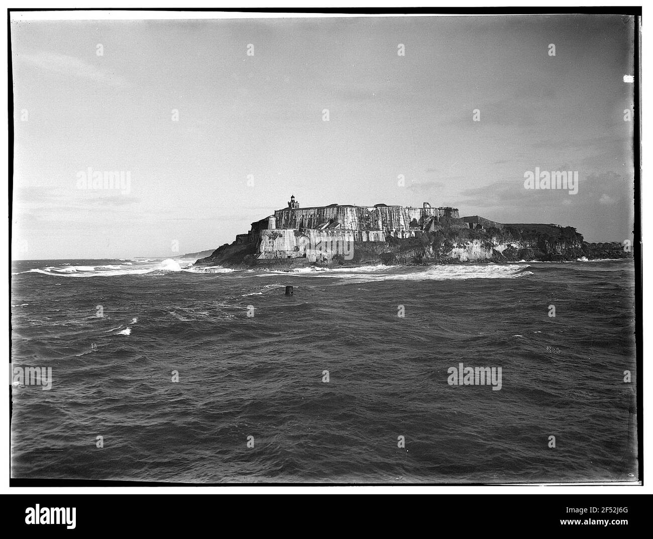 Vista dalla fortezza al mare Foto e Immagini Stock in Bianco e Nero - Alamy