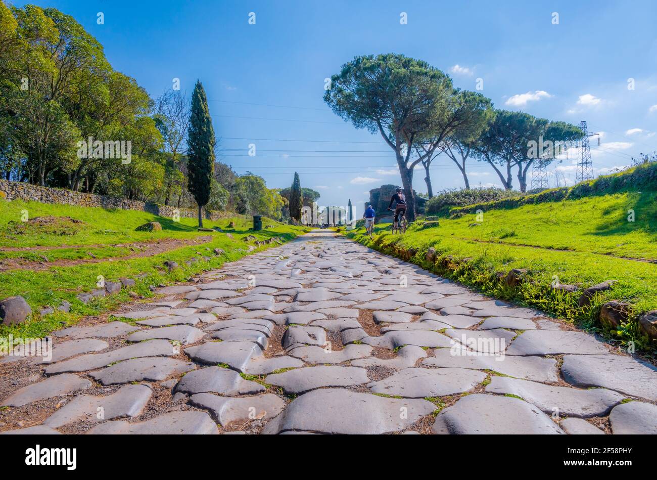 Roma (Italia) - le rovine archeologiche della Via Appia Antica, la più ...