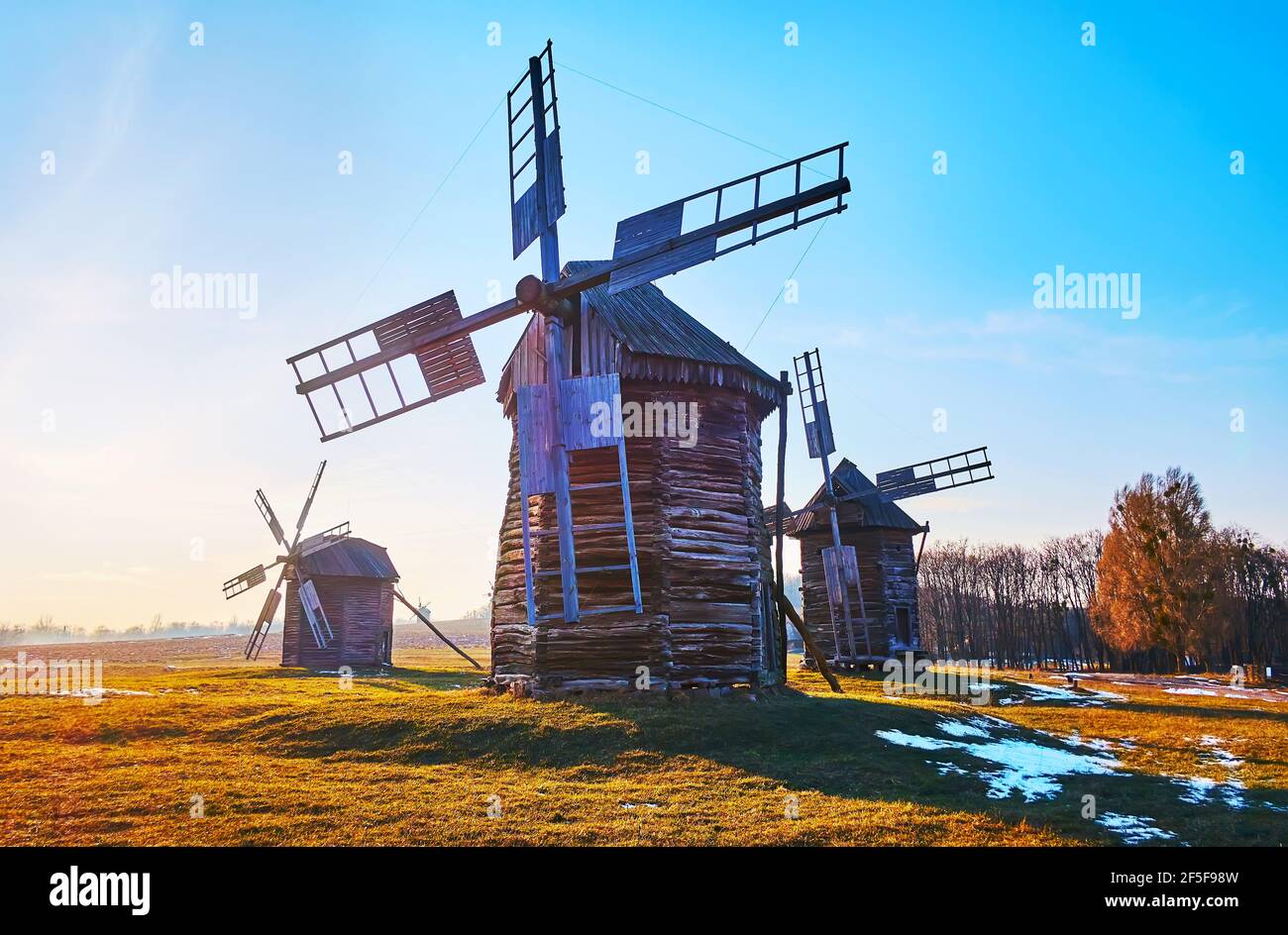 Mulini A Vento Medievali Immagini e Fotos Stock - Alamy