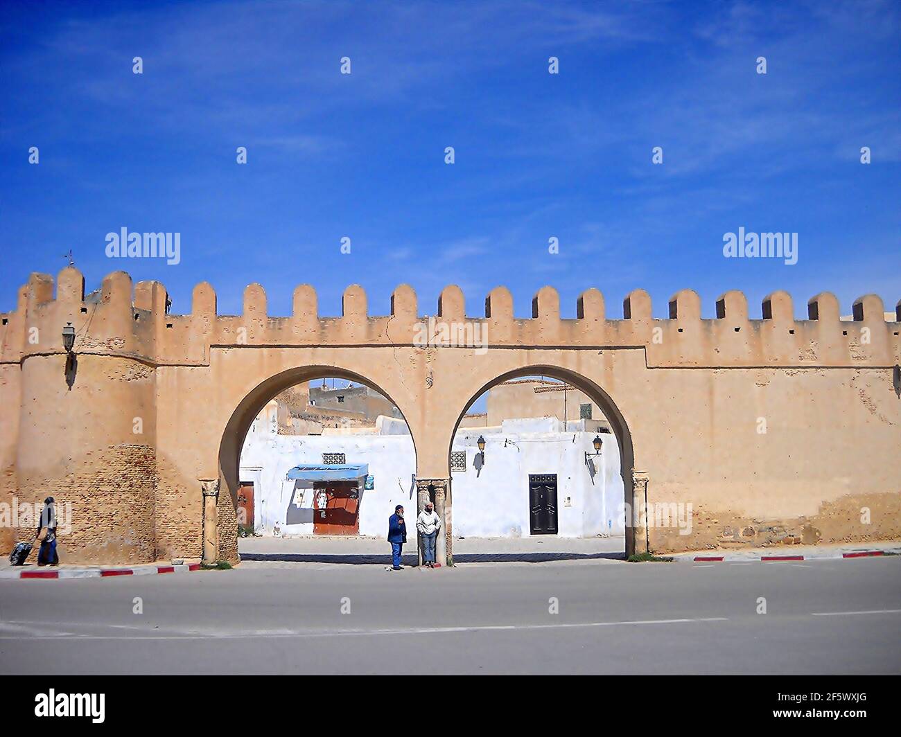 Al-Qayrawan è oggi la città tunisina che, nel periodo del califfo ...