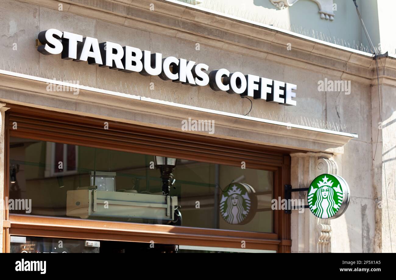 Cartello Starbucks Coffee Shop, fronte negozio, cartello con il logo ...