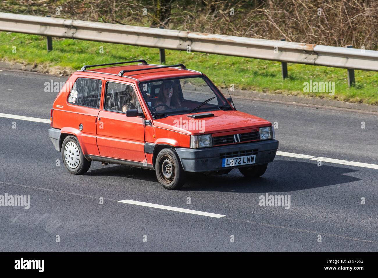 Fiat Panda rossa anni '1993 90 1000 CLX IE 999cc berlina; traffico ...