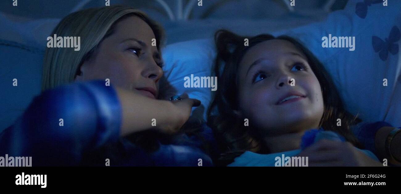 LA RAGAZZA CHE CREDE NEI MIRACOLI, da sinistra: Mira Sorvino, Austyn ...