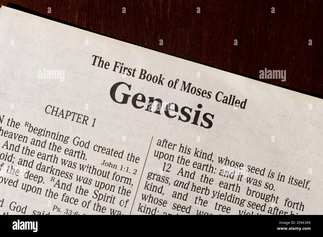 Genesis bible immagini e fotografie stock ad alta risoluzione - Alamy