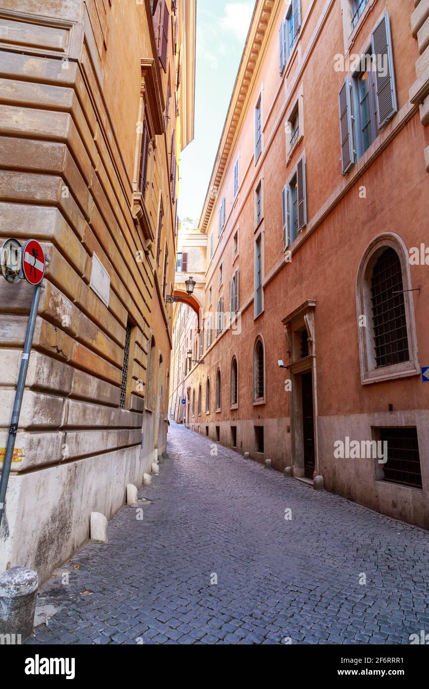 Case strada stretta roma immagini e fotografie stock ad alta ...