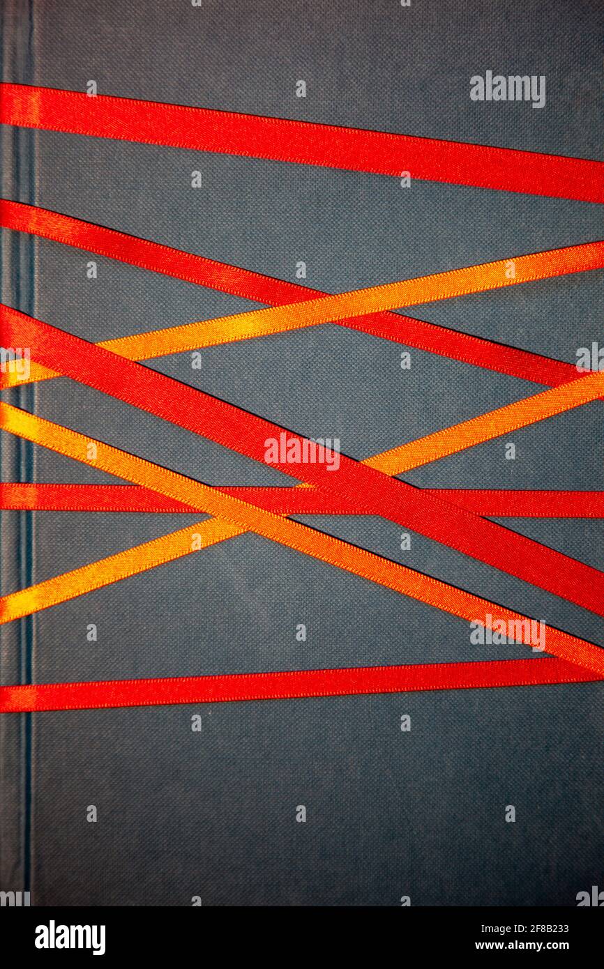 Libro rilegato in rosso immagini e fotografie stock ad alta risoluzione ...