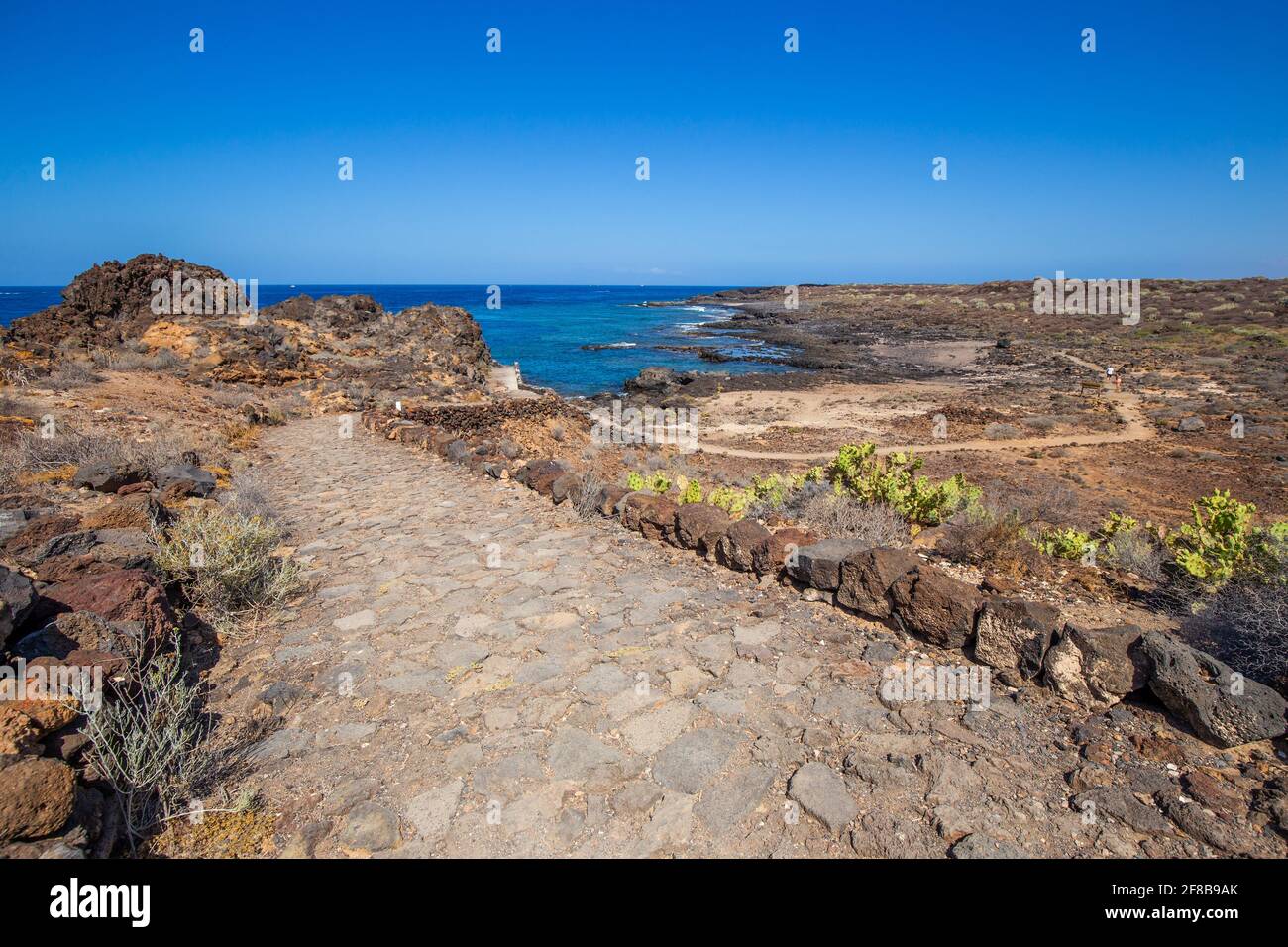 Vecchia strada blu rocce immagini e fotografie stock ad alta ...