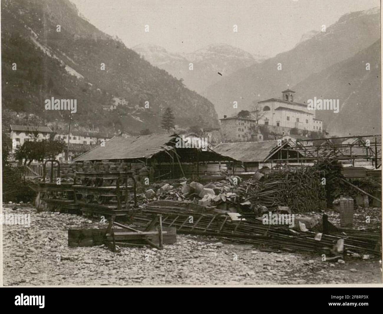 Riviste italiane immagini e fotografie stock ad alta risoluzione - Alamy