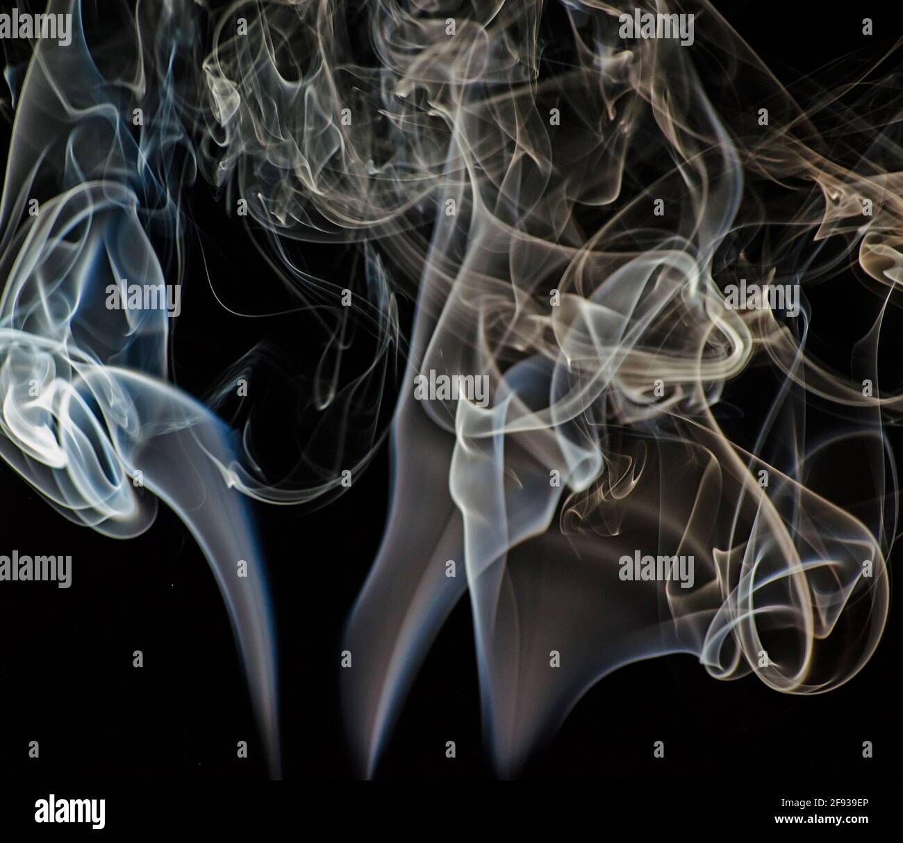 Come disegnare il fumo immagini e fotografie stock ad alta risoluzione ...