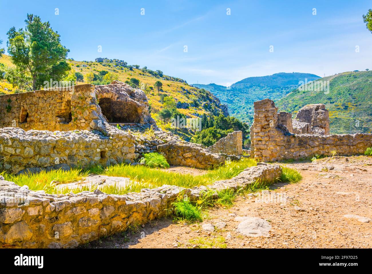 Castello di cefalu immagini e fotografie stock ad alta risoluzione - Alamy