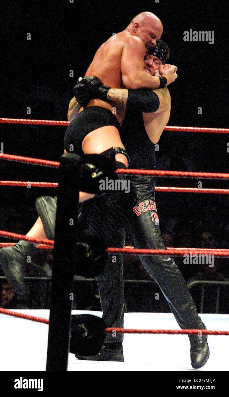 Stone cold steve austin immagini e fotografie stock ad alta risoluzione ...