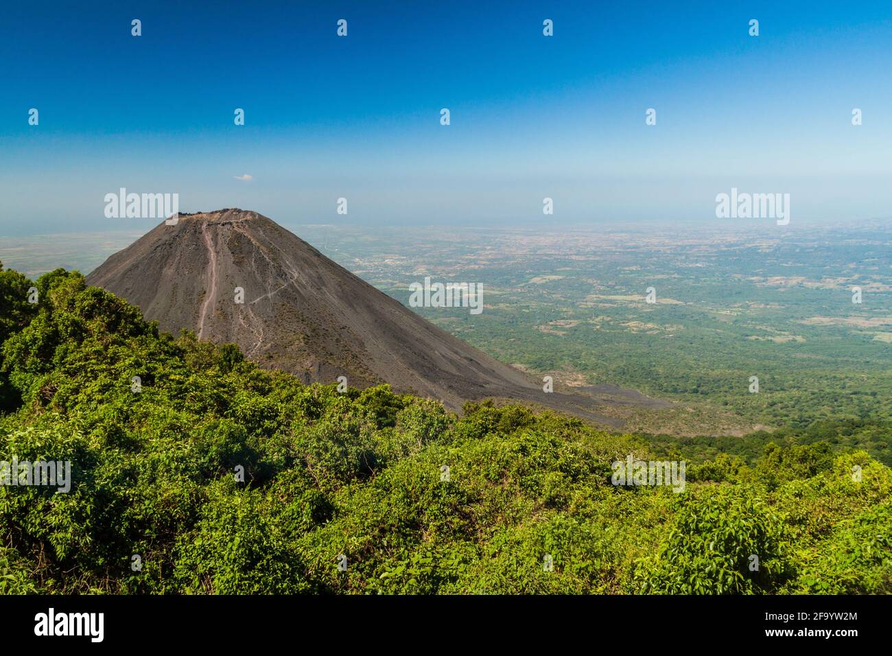 Perfetto vulcano a cono immagini e fotografie stock ad alta risoluzione ...