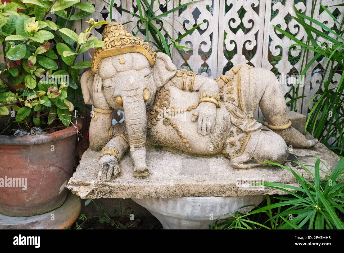 Dio in giardino immagini e fotografie stock ad alta risoluzione - Alamy