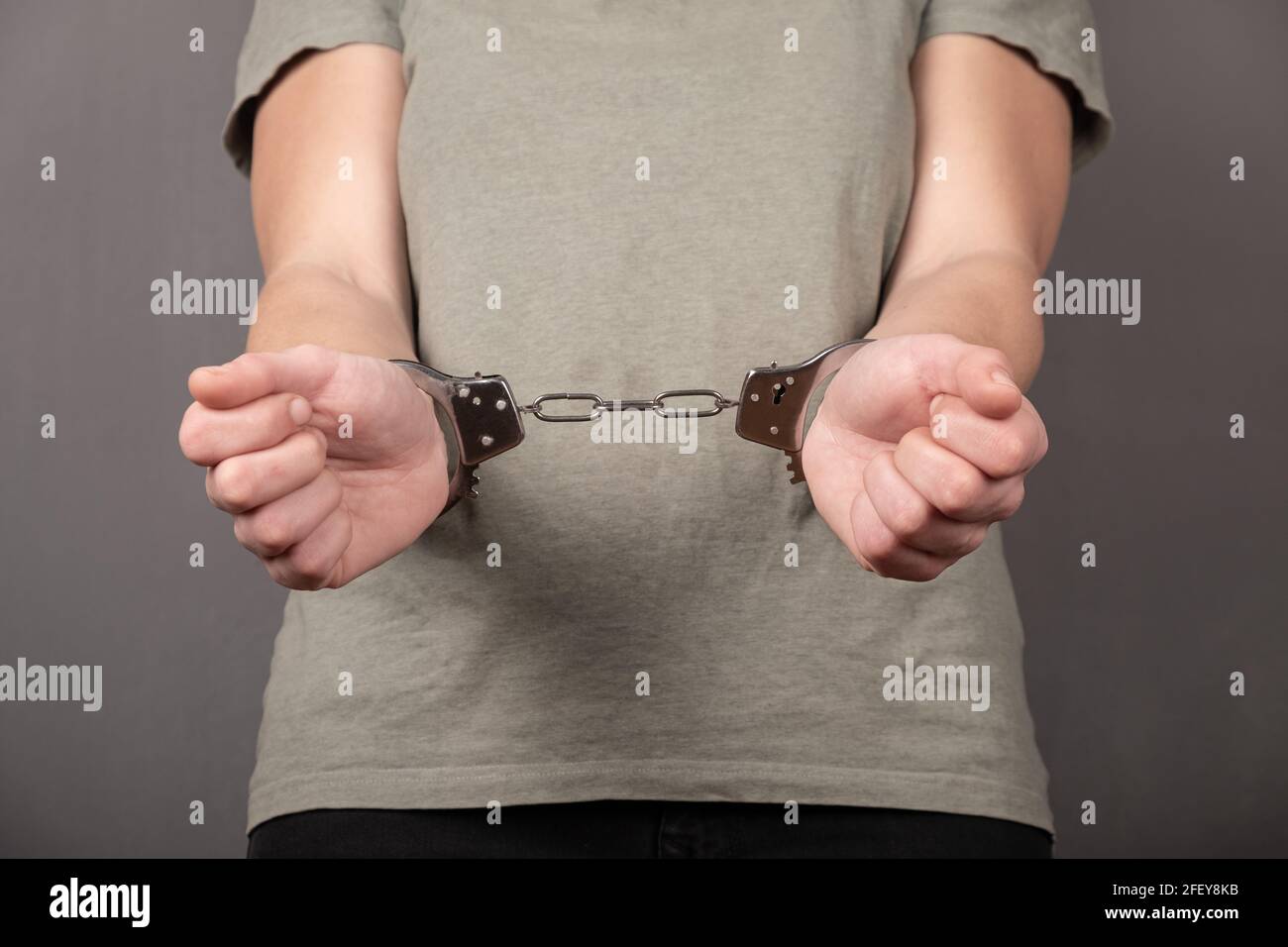 Chained slave woman immagini e fotografie stock ad alta risoluzione - Alamy