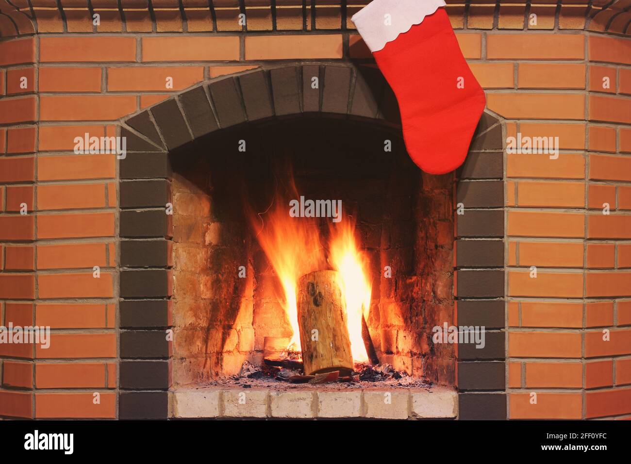Fuoco nel camino natale immagini e fotografie stock ad alta risoluzione ...