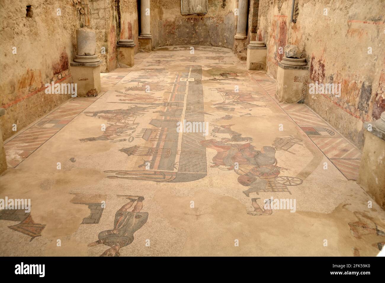 Antico mosaico romano pavimento di una corsa di carri nel Circo massimo ...