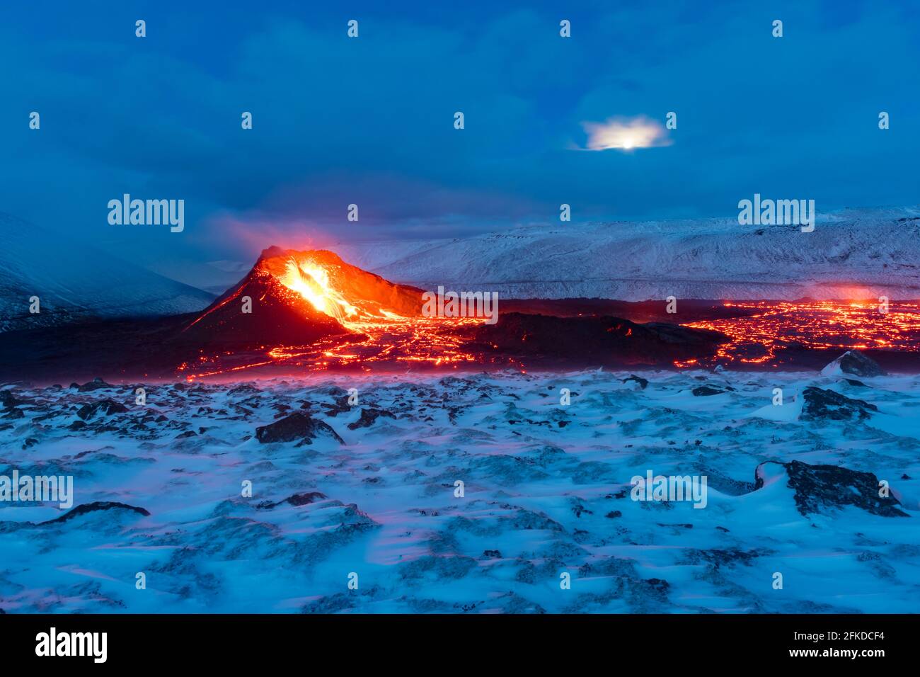 Il sito dell'eruzione del vulcano Geldingadalir nella montagna di ...