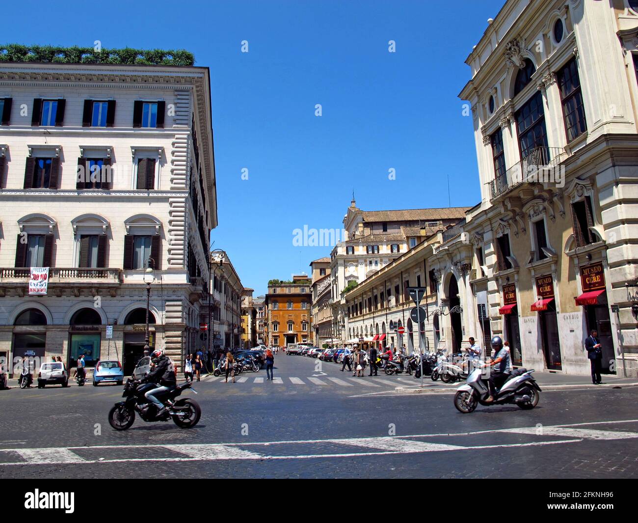 La strada con case d'epoca, Roma, Italia Foto stock - Alamy