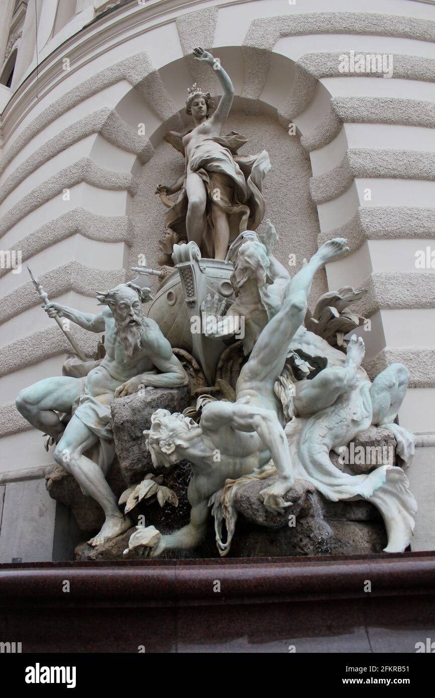 Statue hofburg michaelerplatz vienna immagini e fotografie stock ad ...