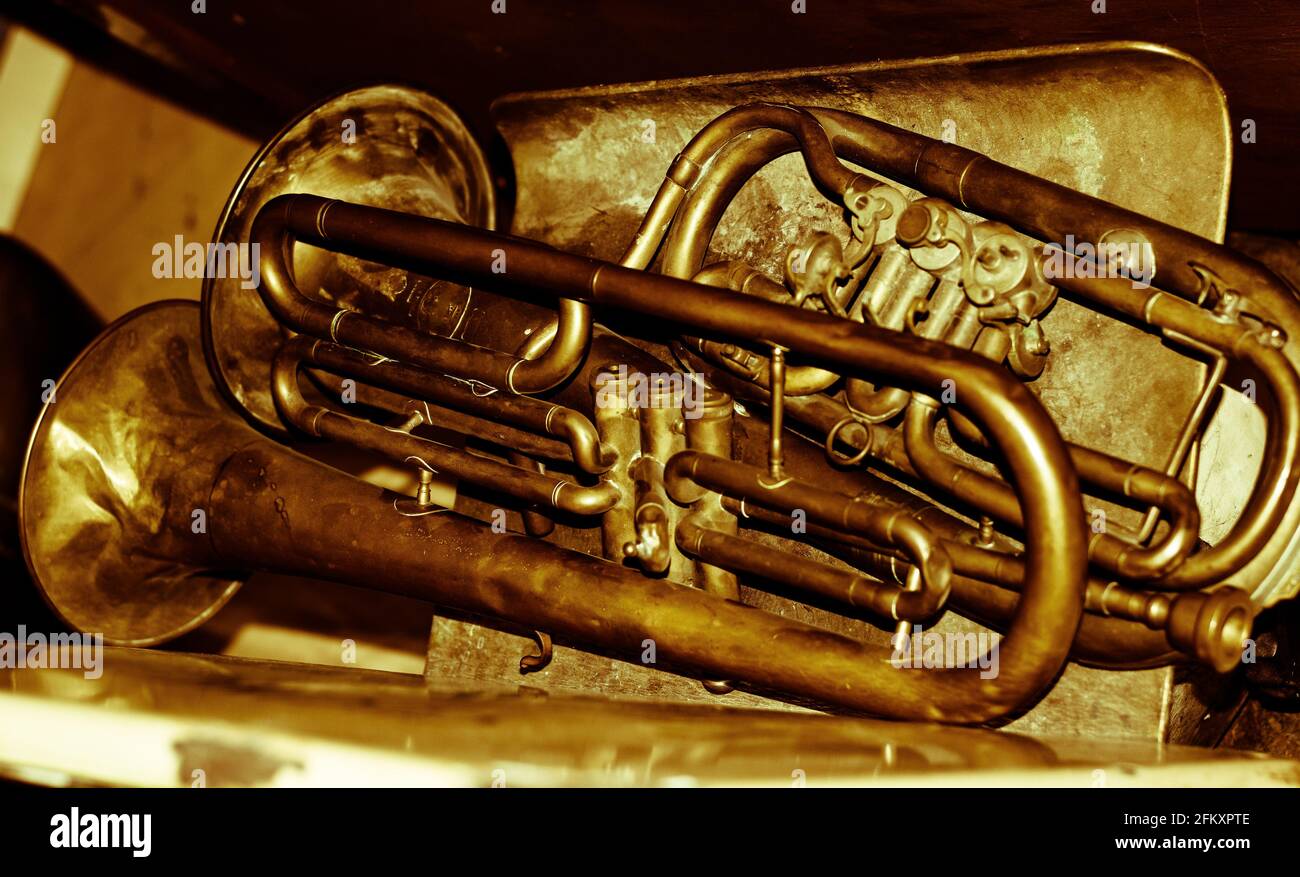 Vecchi tromboni immagini e fotografie stock ad alta risoluzione - Alamy
