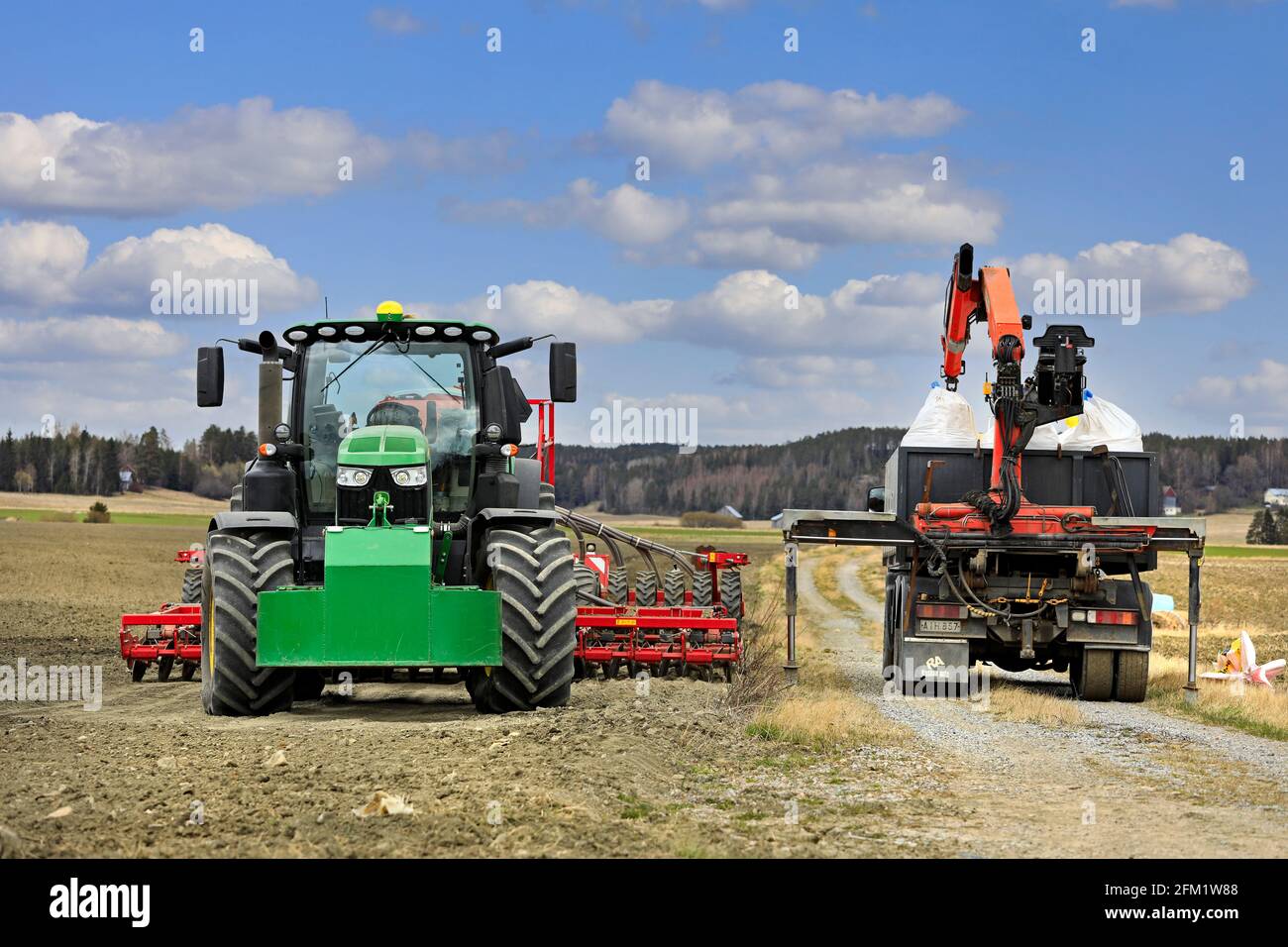 Trattore John Deere 6250R e Horsch Pronto 6 COME seminatrice con un ...