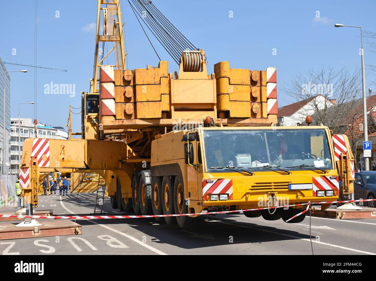 Grande gru mobile rossa immagini e fotografie stock ad alta risoluzione ...