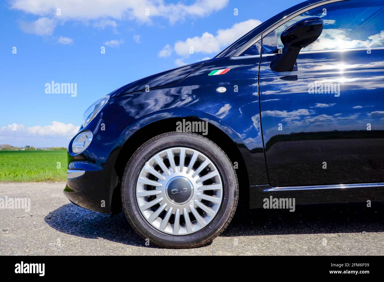 Fiat 500 auto blu immagini e fotografie stock ad alta risoluzione - Alamy