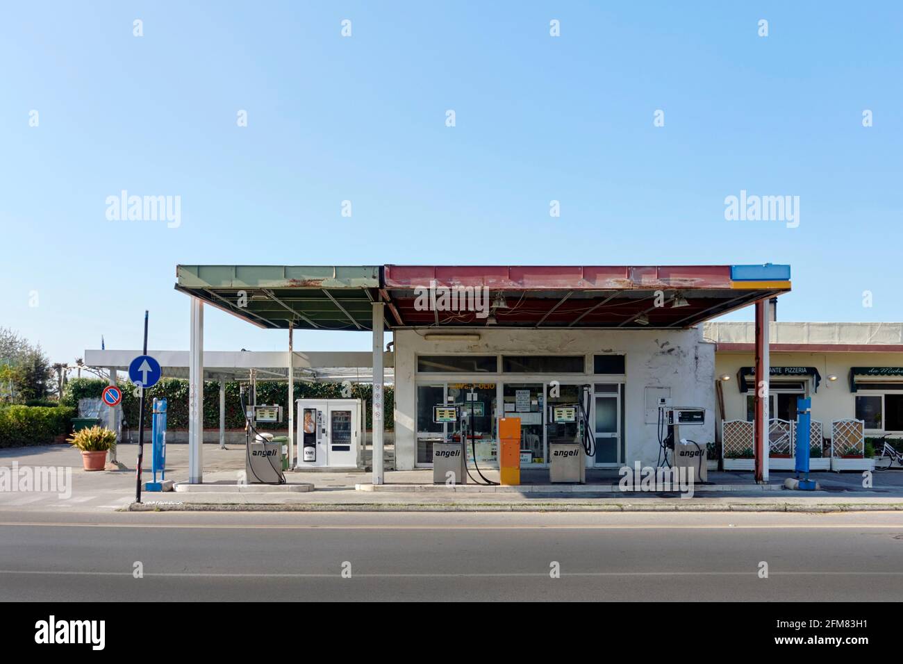 Distributore benzina italia immagini e fotografie stock ad alta ...