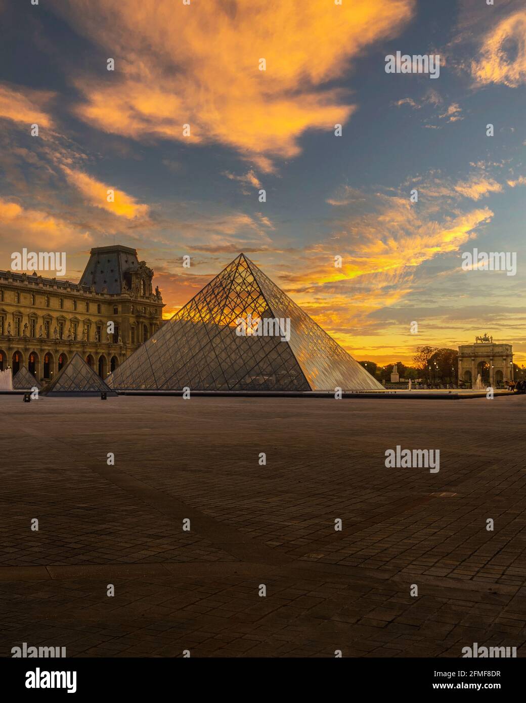 Louvres architecture detail immagini e fotografie stock ad alta ...