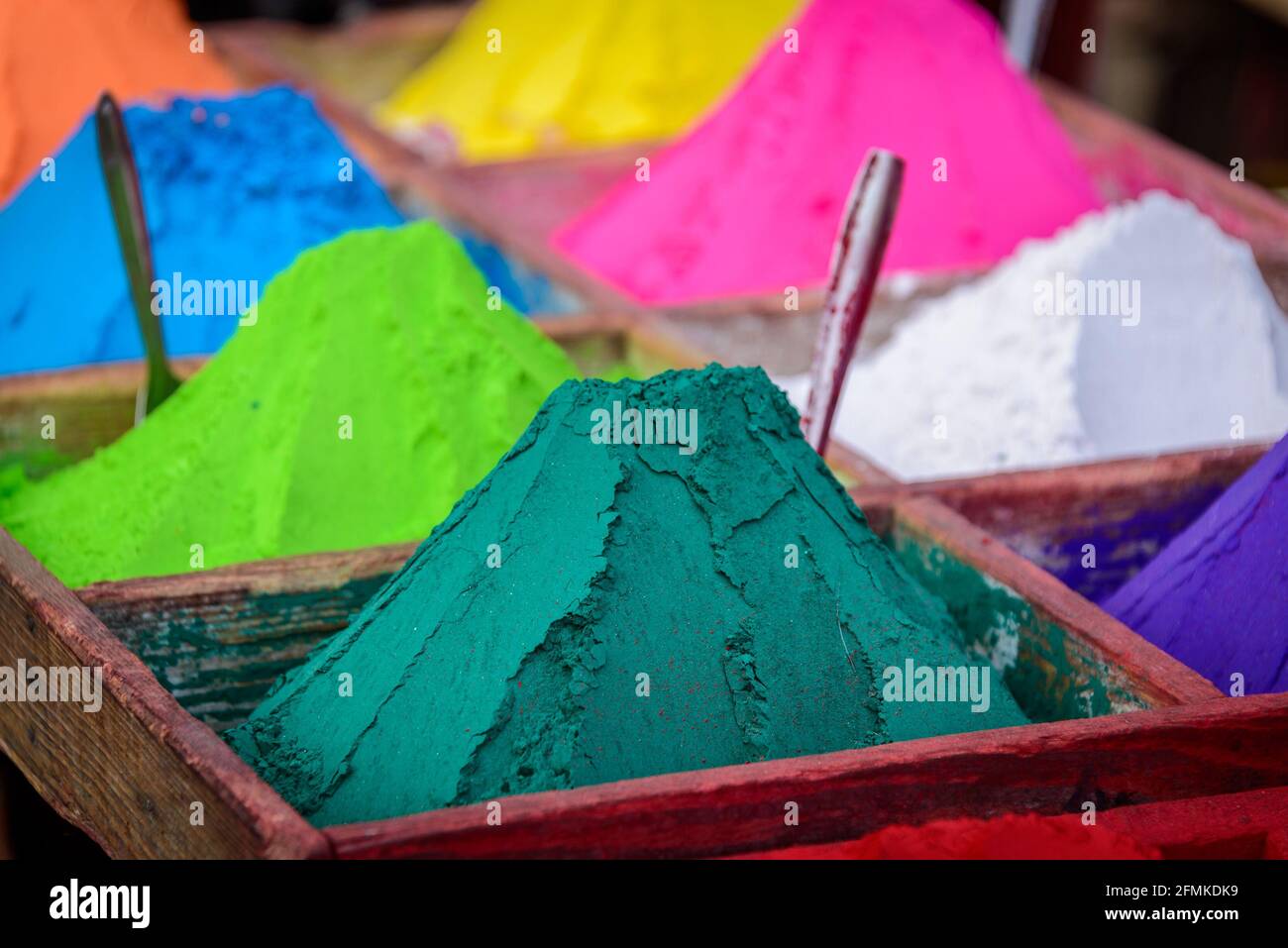 Holi kathmandu immagini e fotografie stock ad alta risoluzione - Alamy